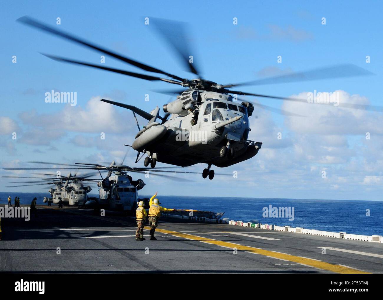 CH-53E Sea Stallion helicopter, HMM-262, USS Essex (LHD 2) Philippine ...