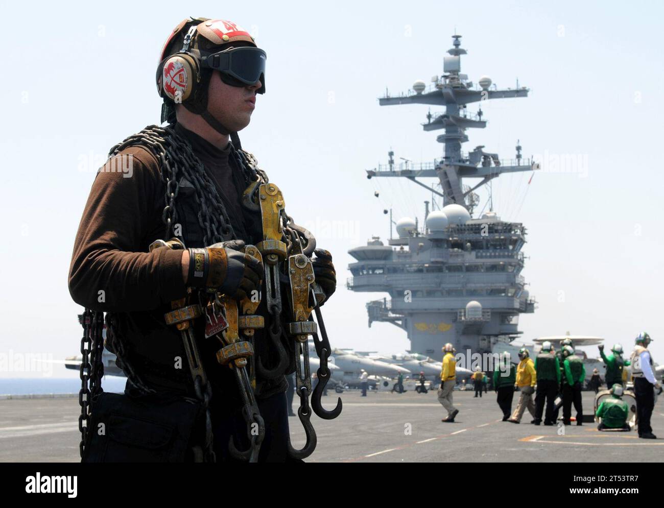 CHAIN, flight deck, island, plane captain, Sailors, U.S. Navy, USS ...