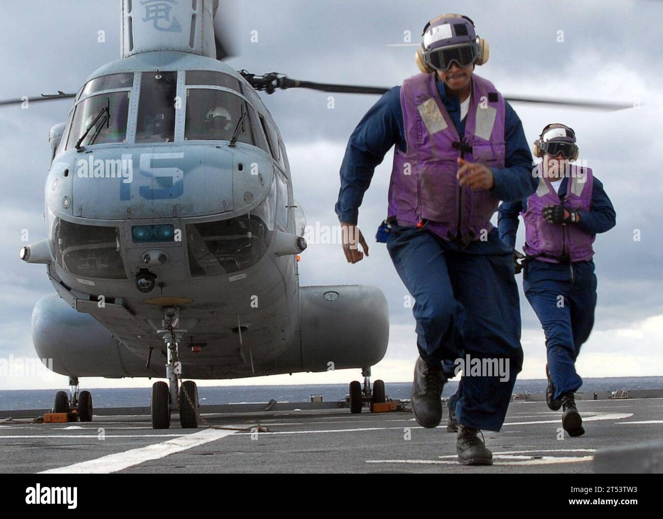 Chock and chain hi-res stock photography and images - Alamy