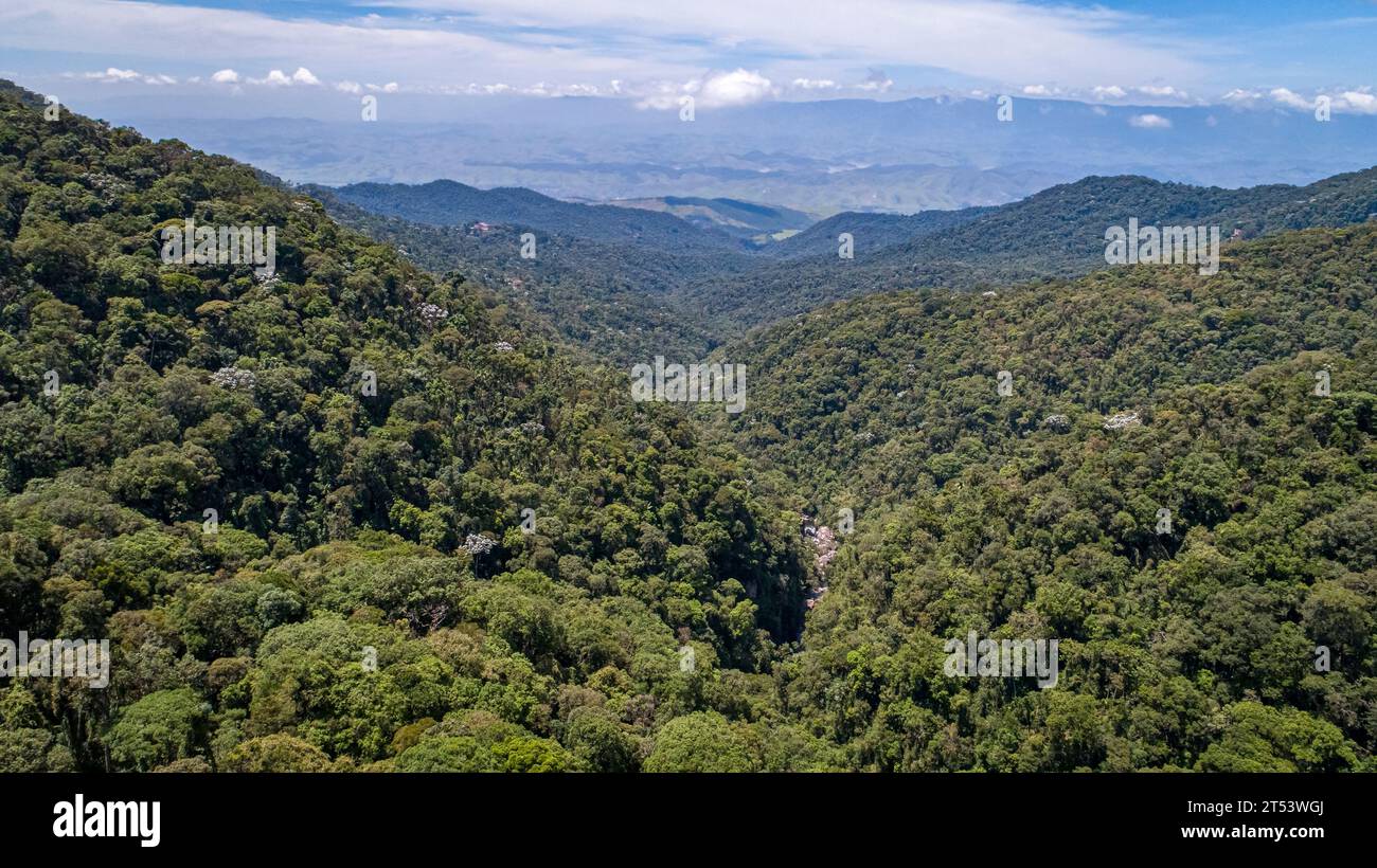 Aerial view to a valley in the Serra de mantiqueira (Mantiquiera ...