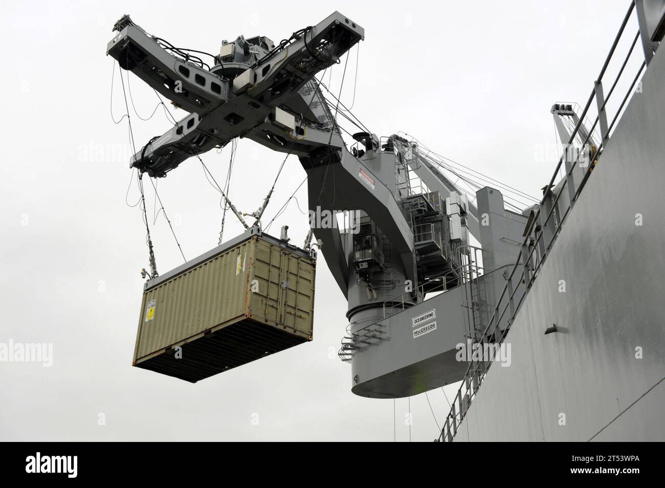 Large vessel interface lift on lift off crane hi-res stock photography ...