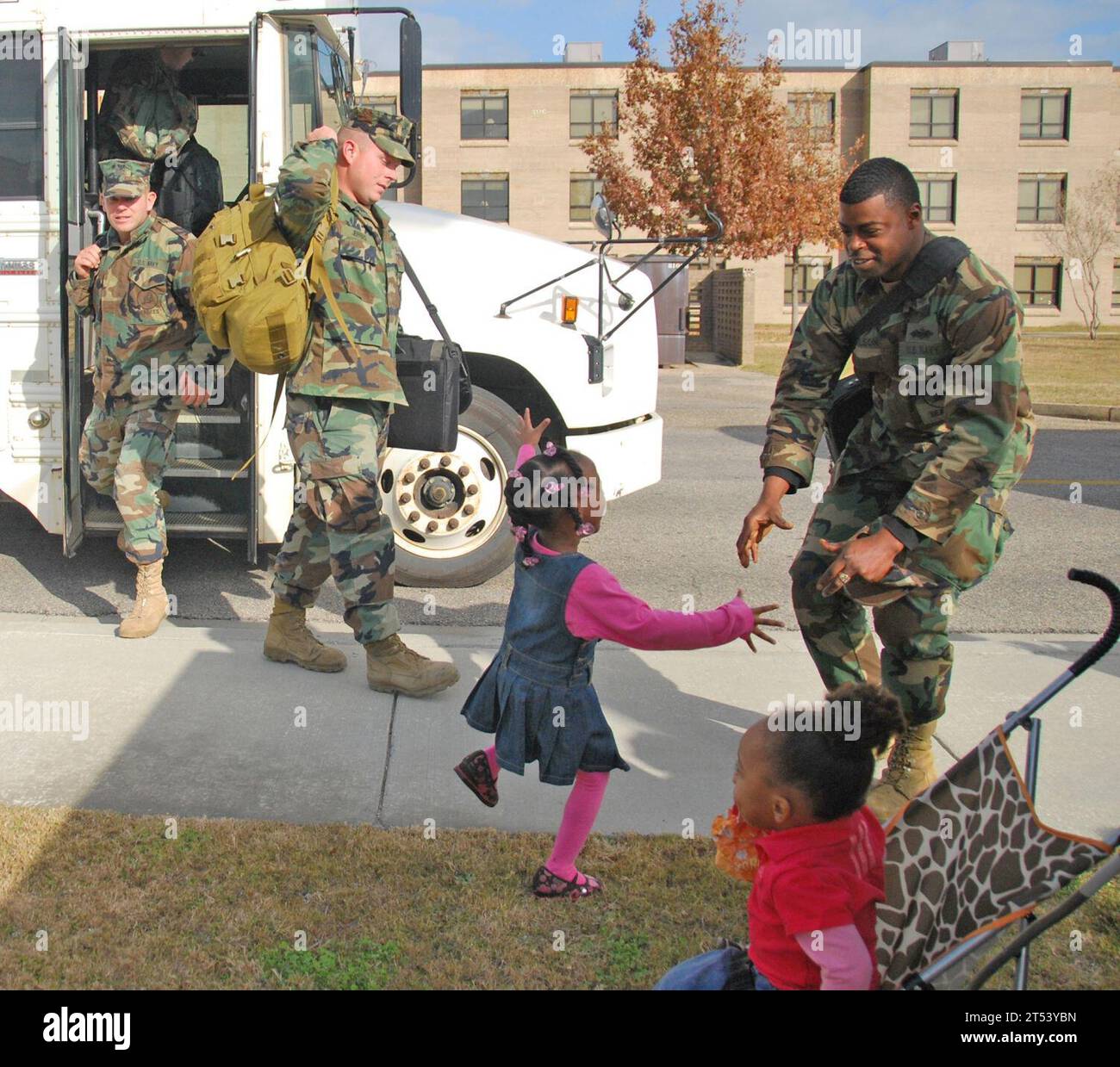 children, family, Homecoming, Naval Mobile Construction Battalion 7 ...
