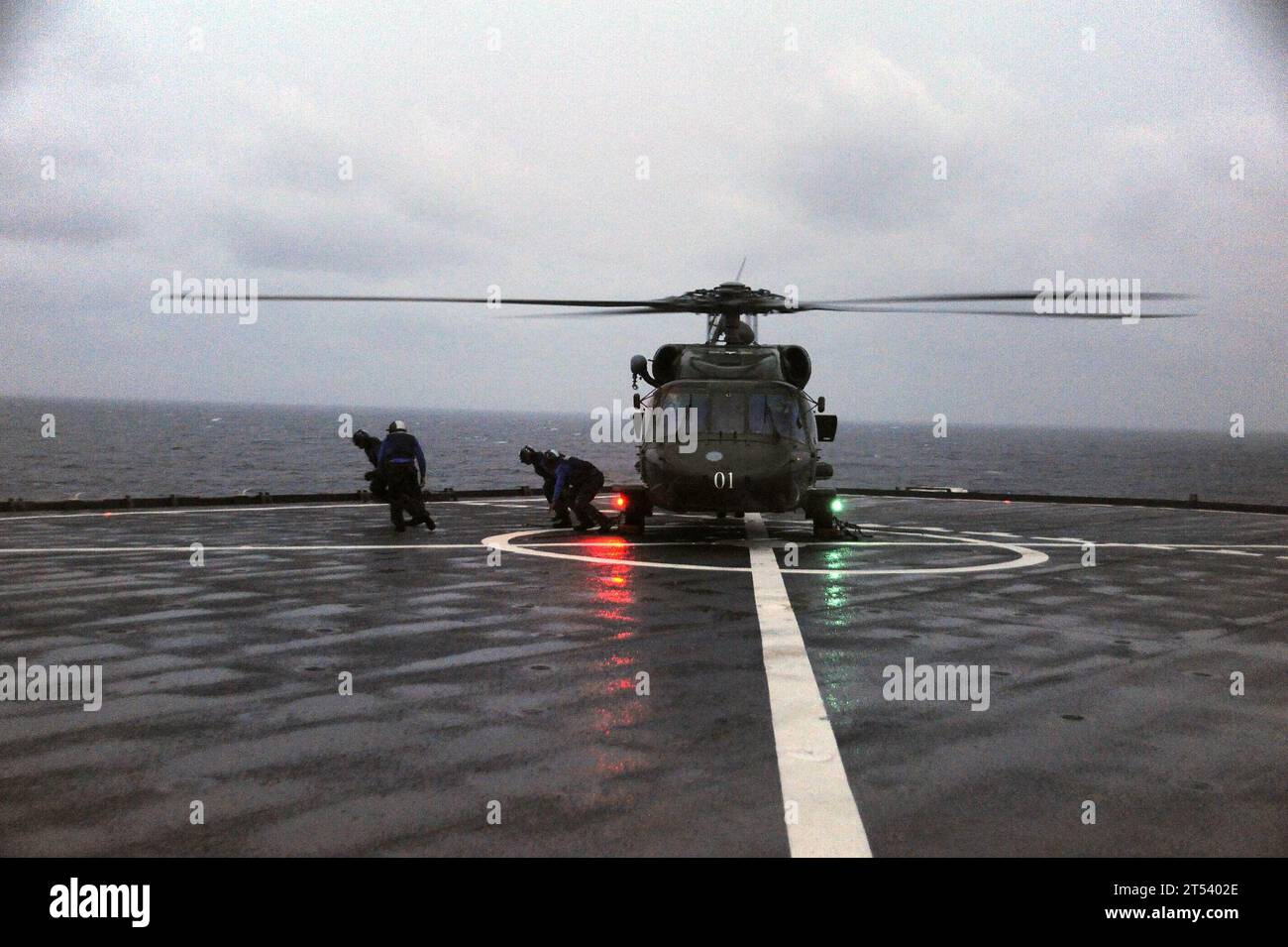 chock and chain, Pacific Ocean, SH-60 Sea Hawk helicopter, U.S. navy ...