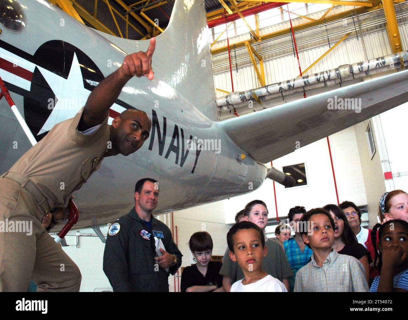 P 3c orion aircraft starting engines hi-res stock photography and ...