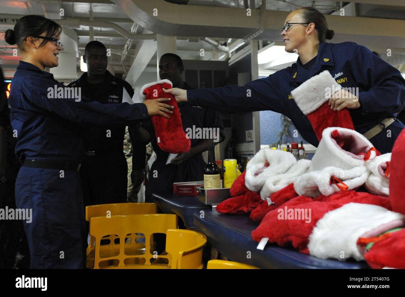 christimas, LSD 52, mess deck, mess decks, USS Pearl Harbor Stock Photo ...