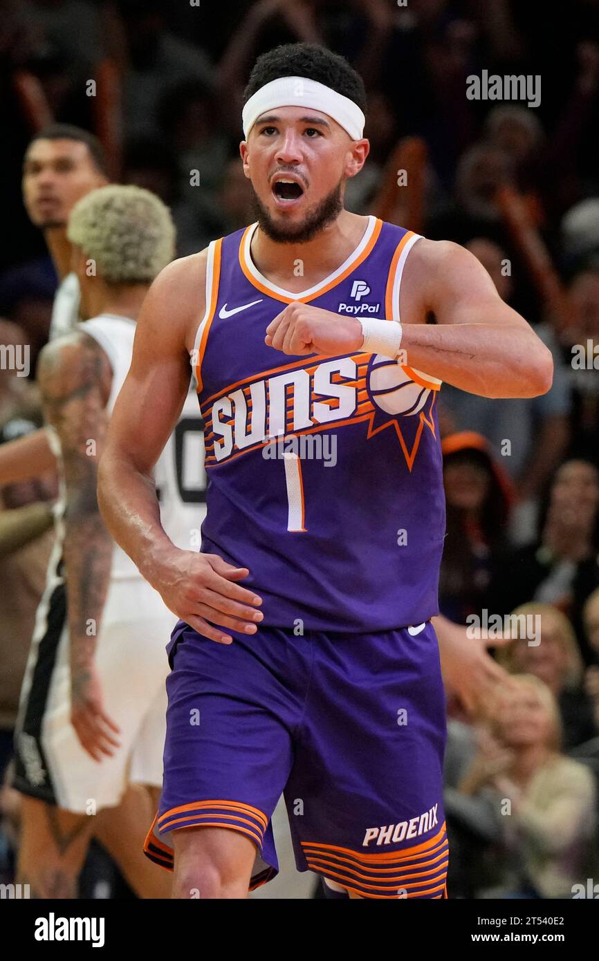 Phoenix Suns guard Devin Booker (1) celebrate sgainst the San Antonio ...