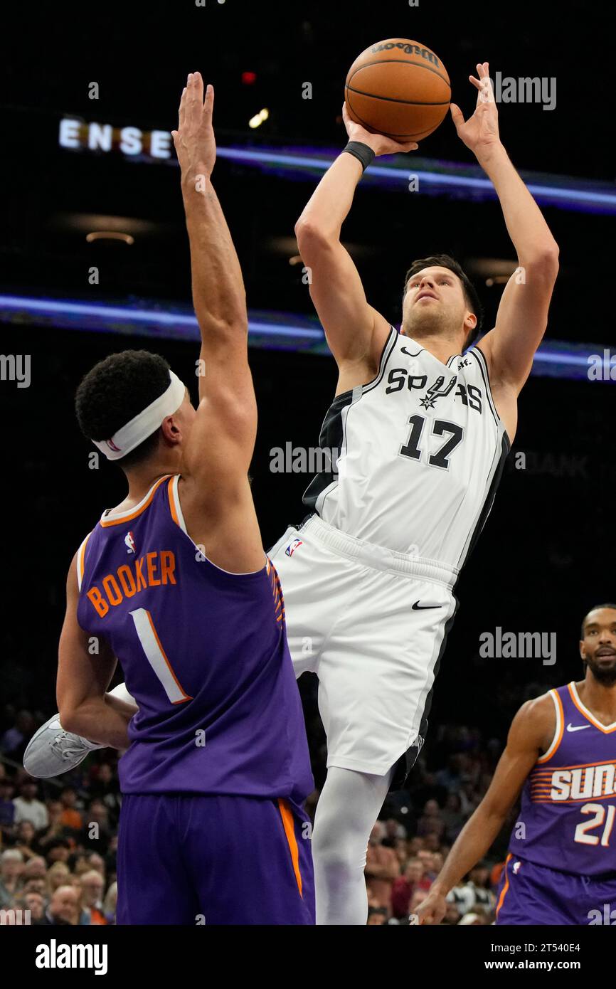 San Antonio Spurs forward Doug McDermott (17) shoots over Phoenix Suns ...