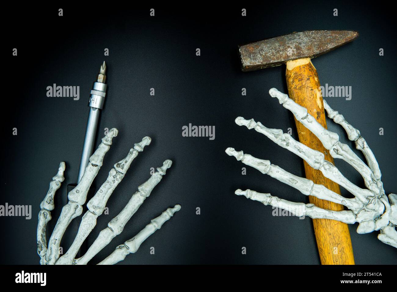 Skeleton hands hi-res stock photography and images - Alamy