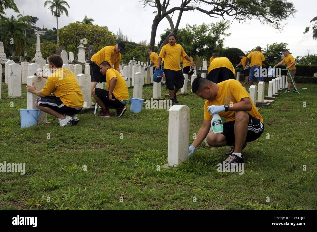 Clean up navy veterans cemetery hi-res stock photography and images - Alamy