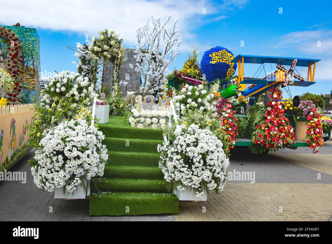 Flower arrangements on the carnival float of the Madeira Flower ...
