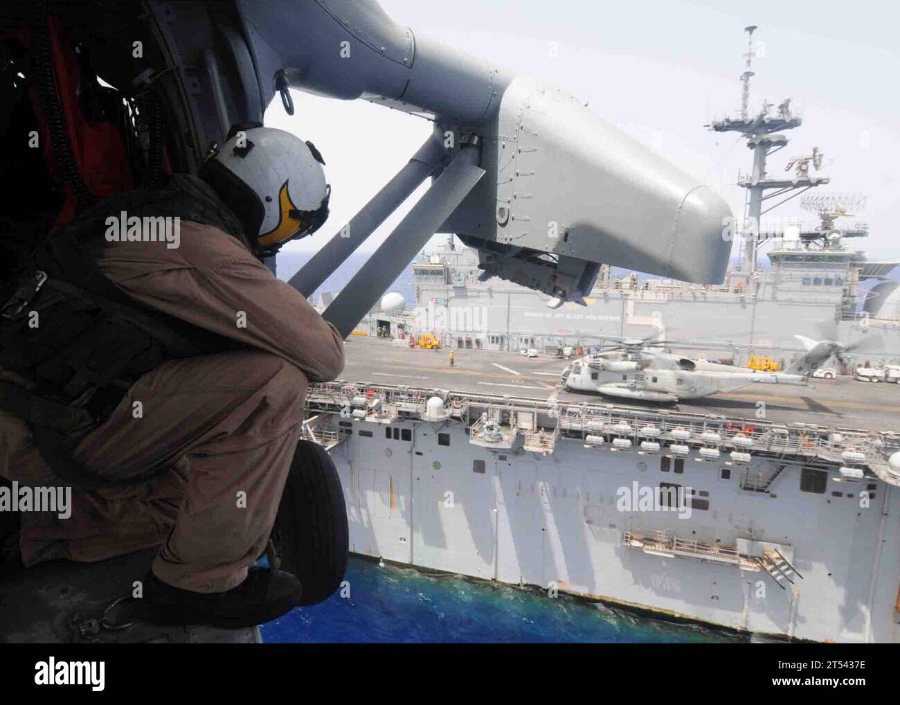 Combat Helicopter Squadron 28, flight deck, helicopter, HSC 28, land ...