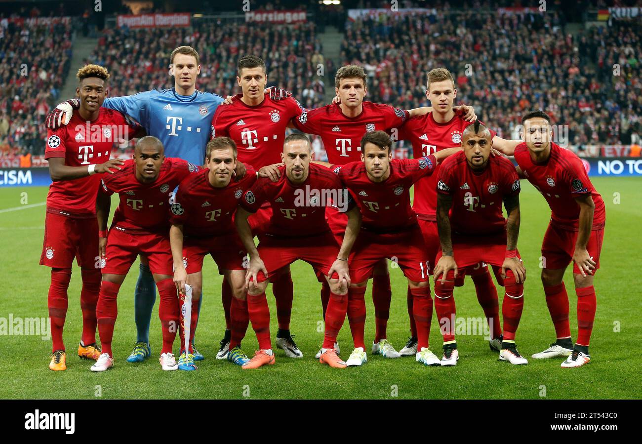 FC Bayern - Team vorn v.li.: Douglas COSTA , Philipp LAHM , Franck ...