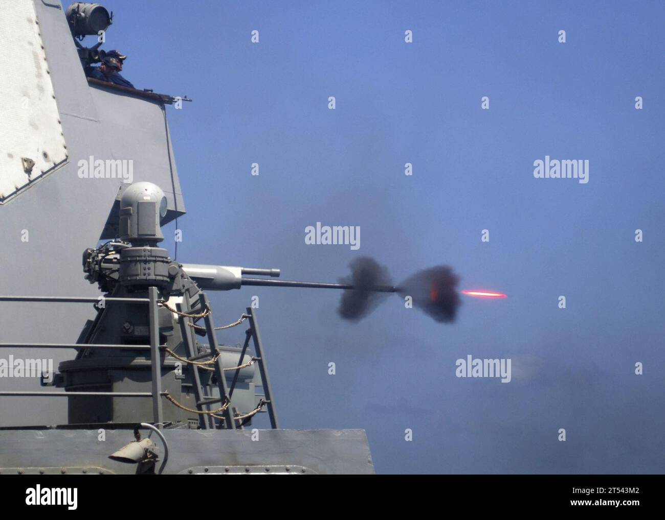 Mk 38 25 mm gun system hi-res stock photography and images - Alamy