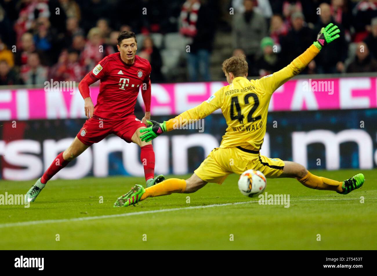 Robert LEWANDOWSKI (FC Bayern Muenchen) schiesst 4 - 0 gegen TW Felix ...