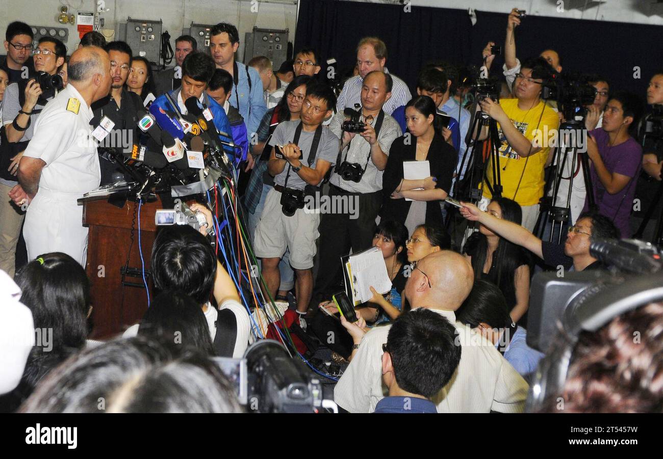 Commander of Carrier Strike Group 1, HANGAR BAY, Hong Kong, media, port ...