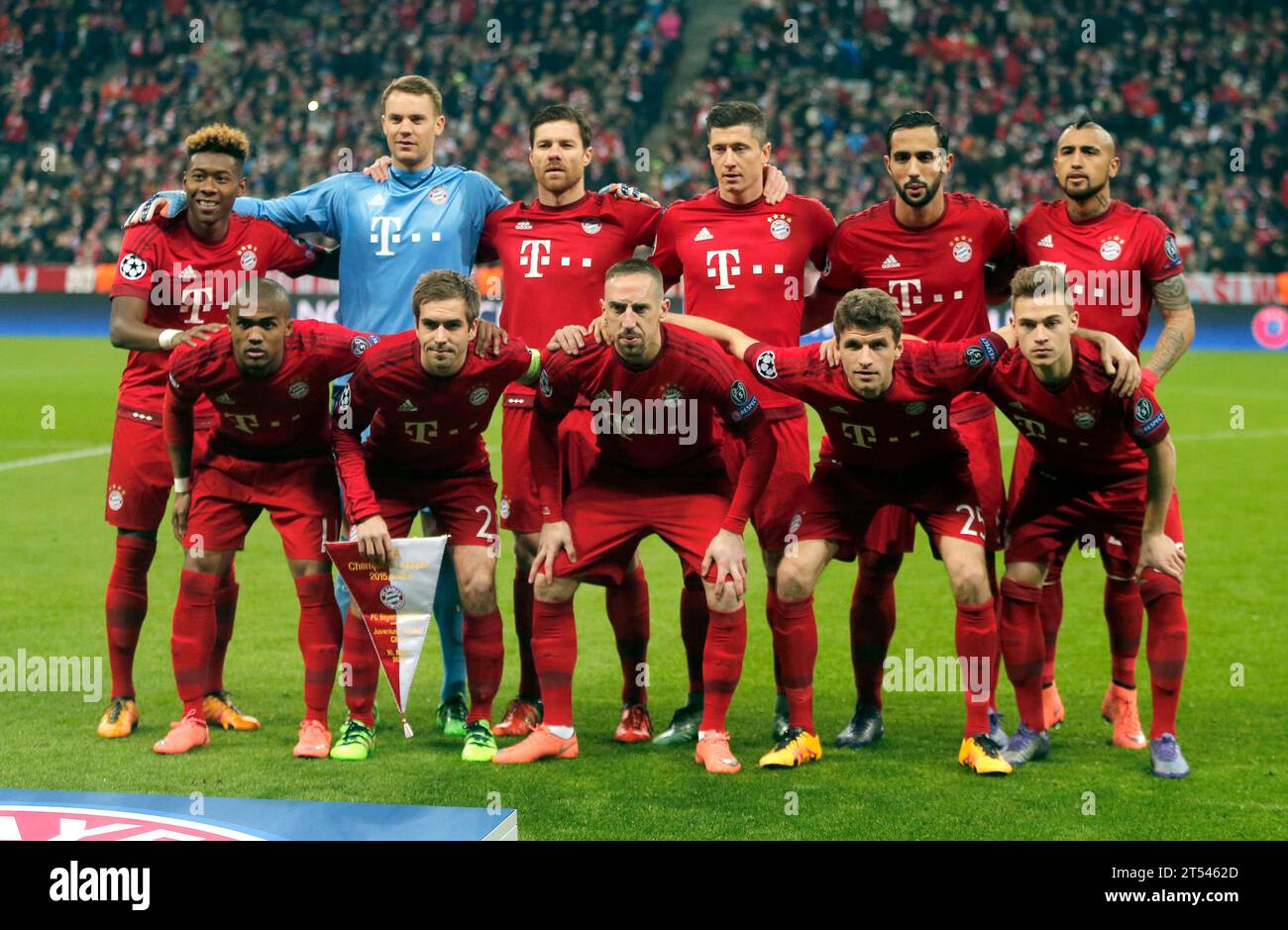 V li joshua kimmich fc bayern muenchen hi-res stock photography and ...