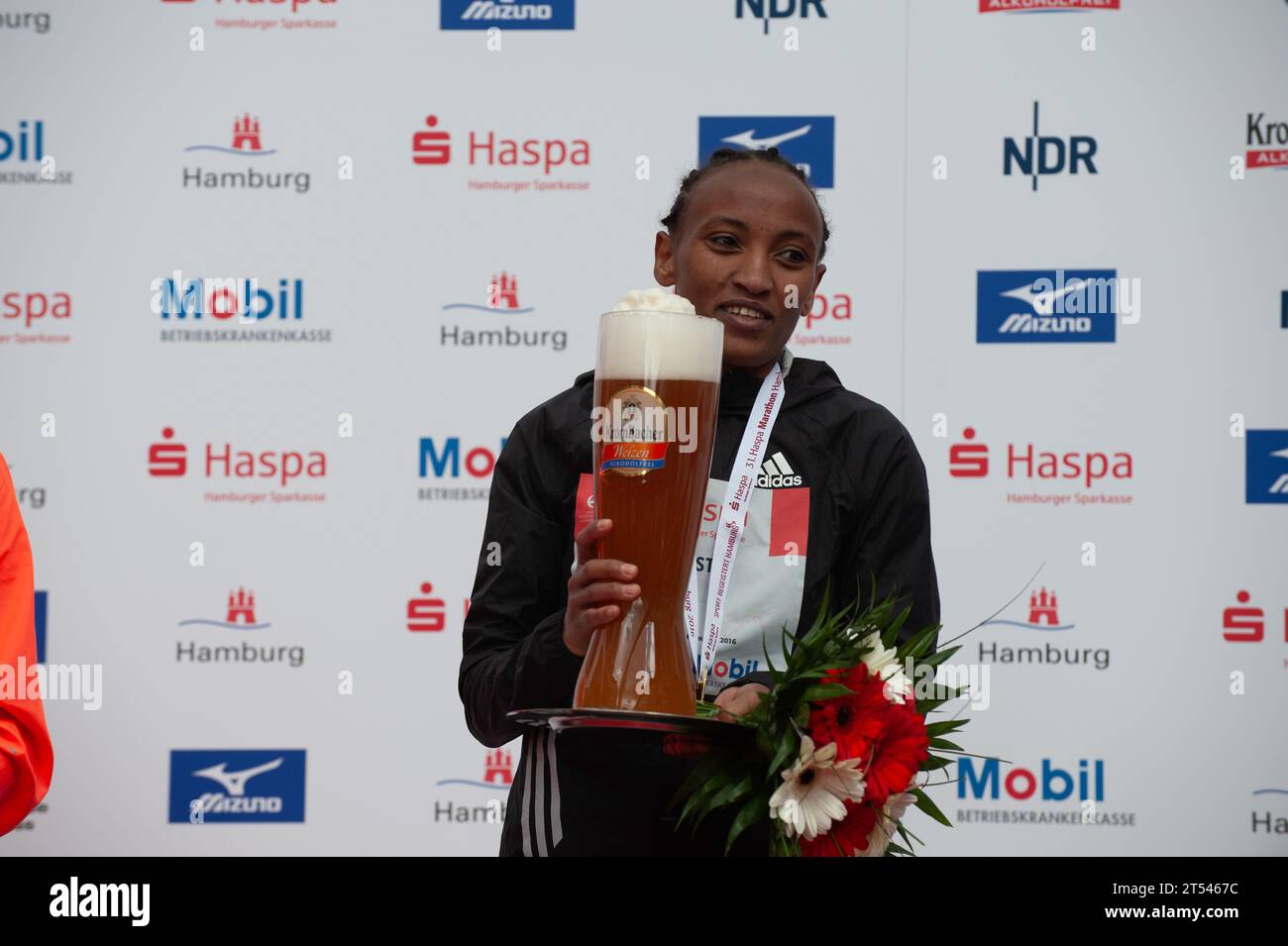 HASPA Marathon 2016 in Hamburg, Deutschland am 17.04.2016 Stock Photo ...