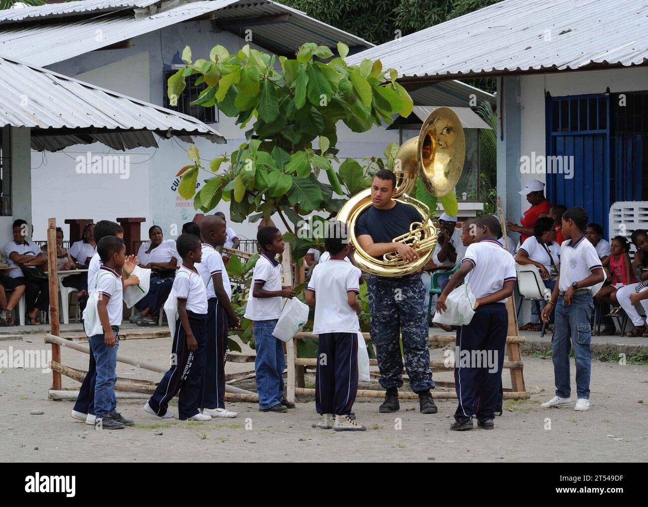 Community Service, Continuing Promise 2011, hospital ship, Institucion ...