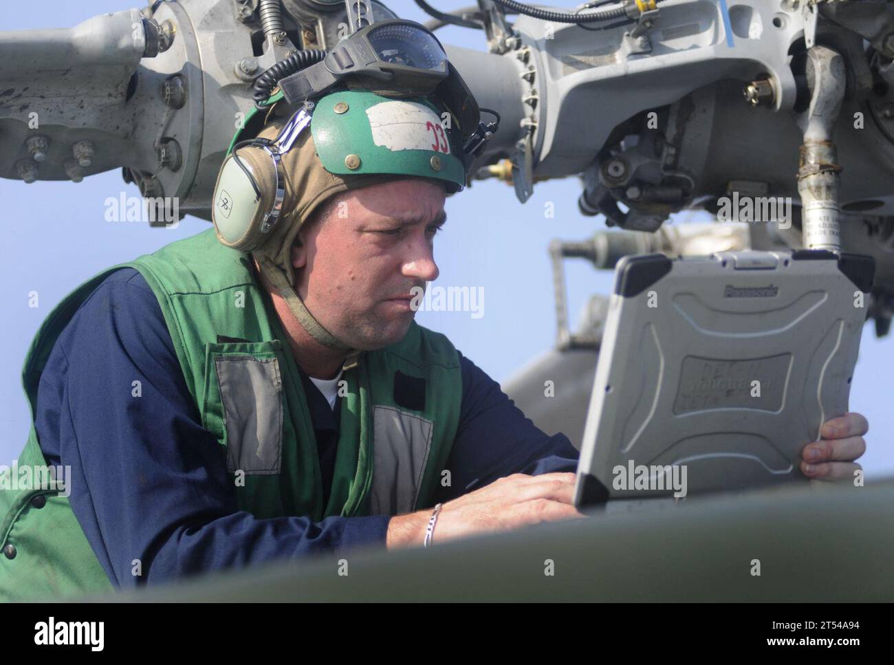 computer, diagnostics, laptop, maintenance, navy, U.S. Navy, USS Blue ...