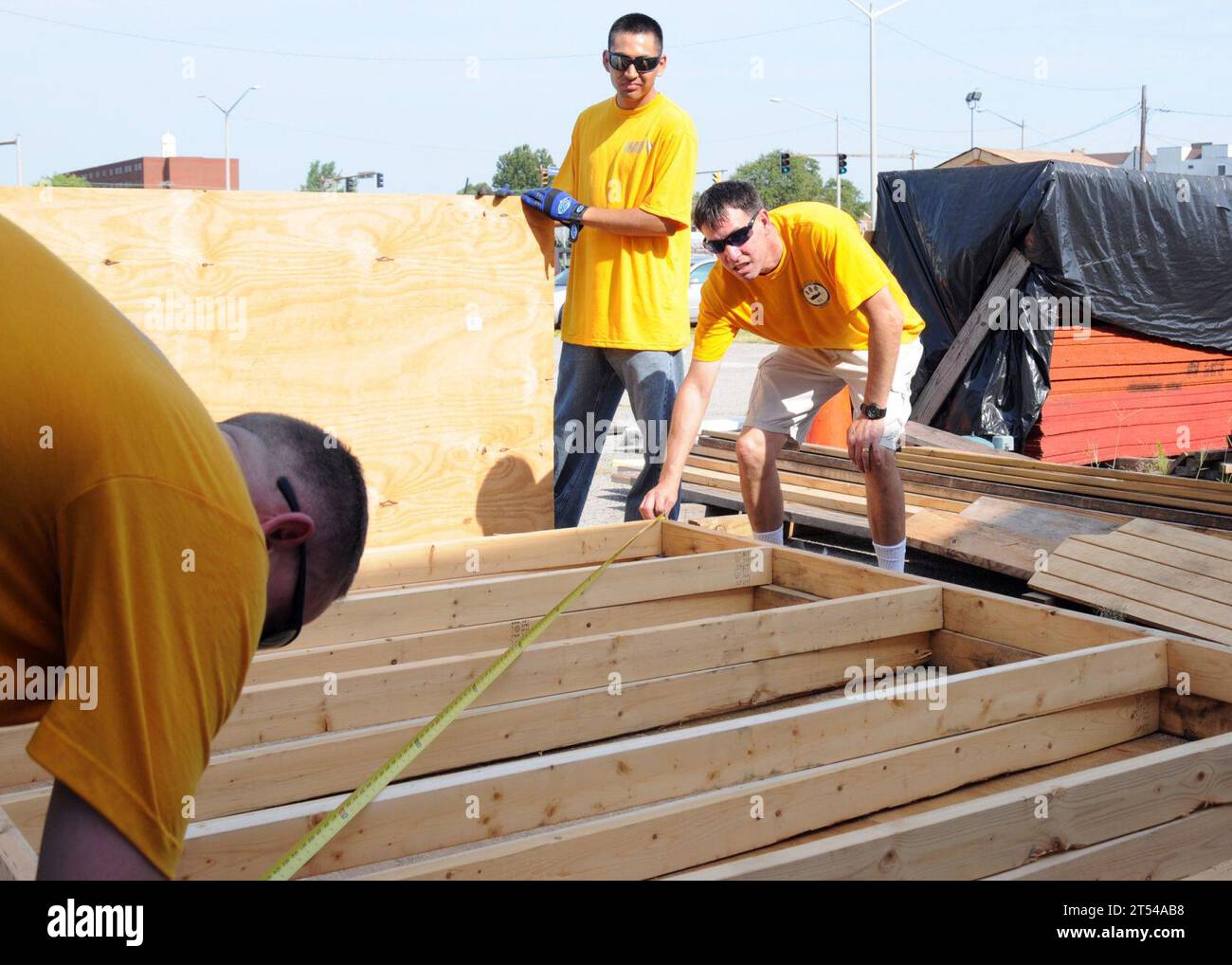 COMREL, CONSTRUCTION, portable storage building, Sailors, U.S. Navy ...