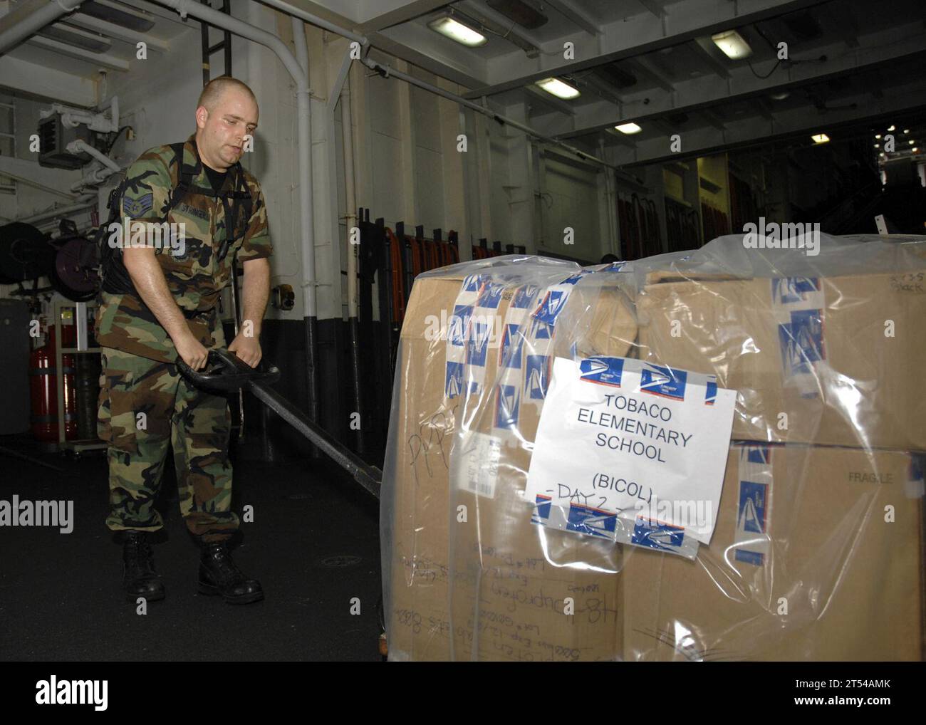 COMREL, filipino, MEDCAP, Pacific Partnership 2007 Stock Photo - Alamy