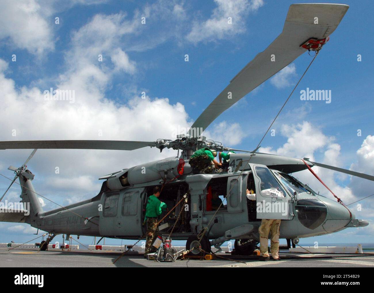 Uss nassau lhd 4 hi-res stock photography and images - Alamy