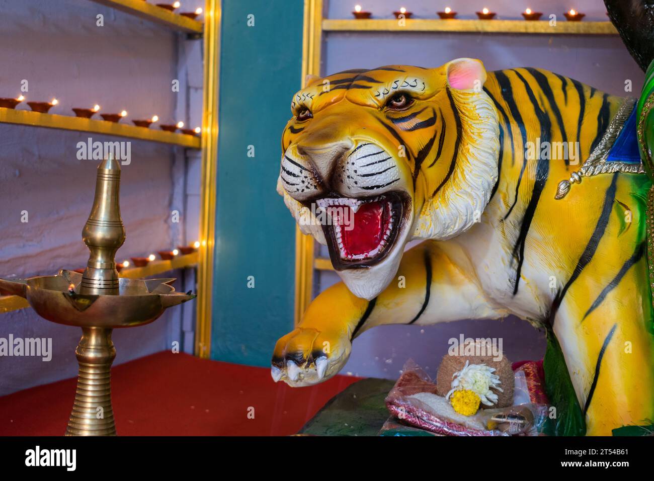 Tiger india temple hi-res stock photography and images - Alamy