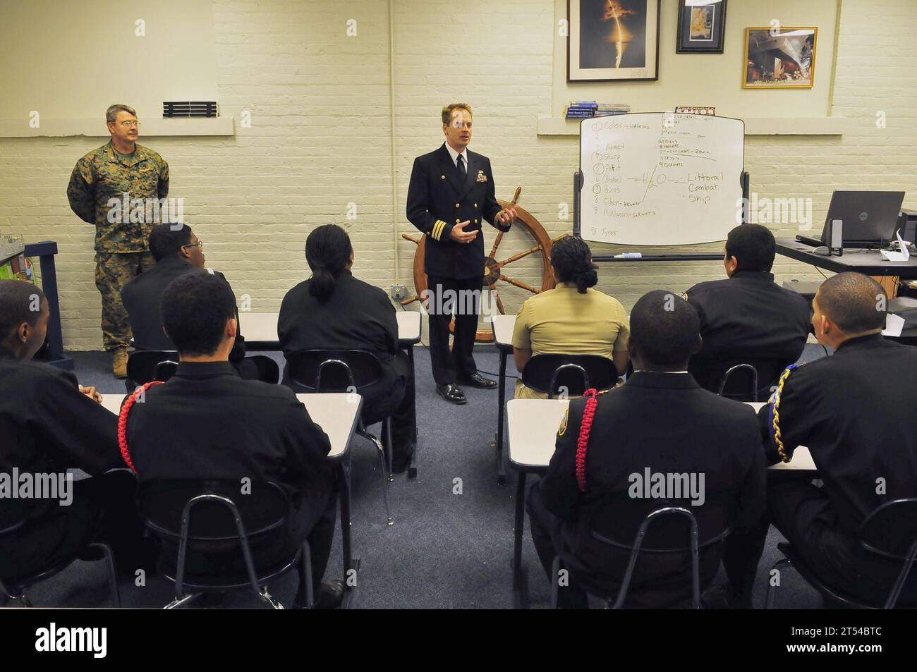 COMREL, USS Freedom (LCS 1), vip Stock Photo - Alamy