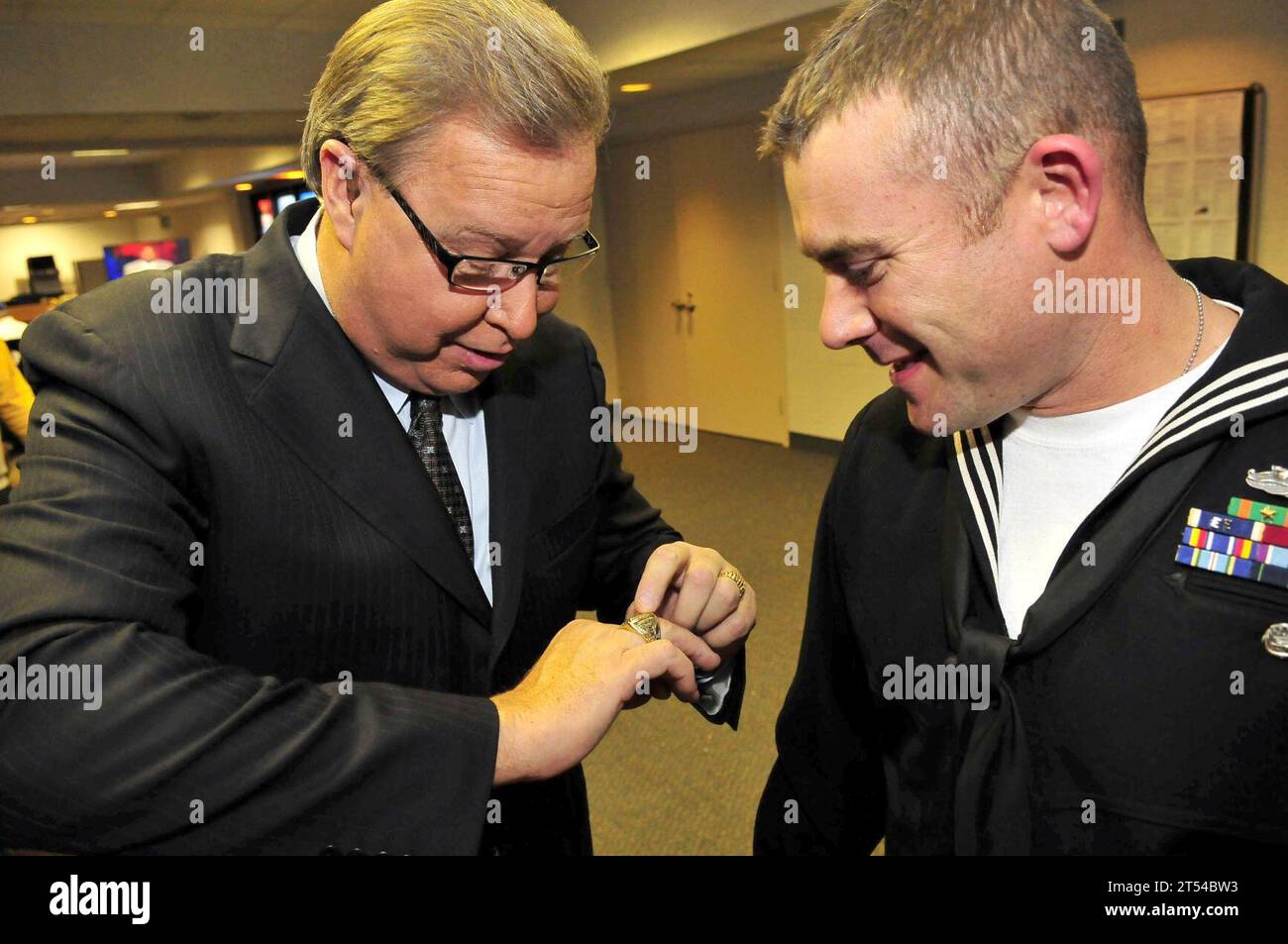 COMREL, USS Freedom (LCS 1), vip Stock Photo - Alamy