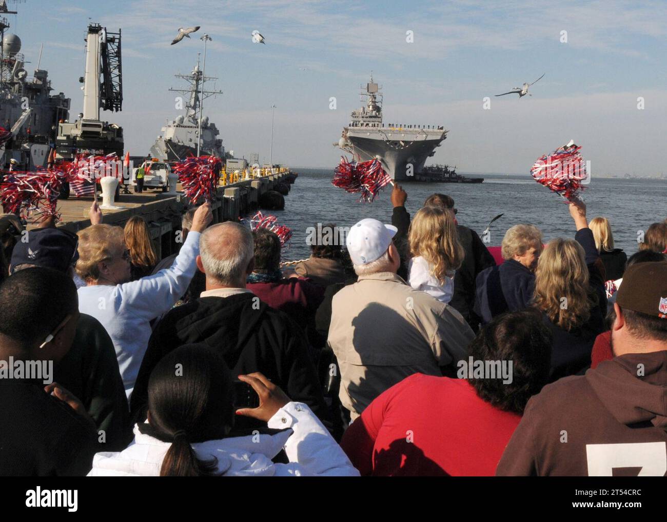 Continuing Promise 2010, family, Homecoming, line handlers, Naval ...