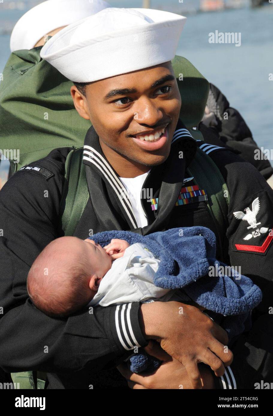 Continuing Promise 2010, family, Homecoming, line handlers, Naval ...
