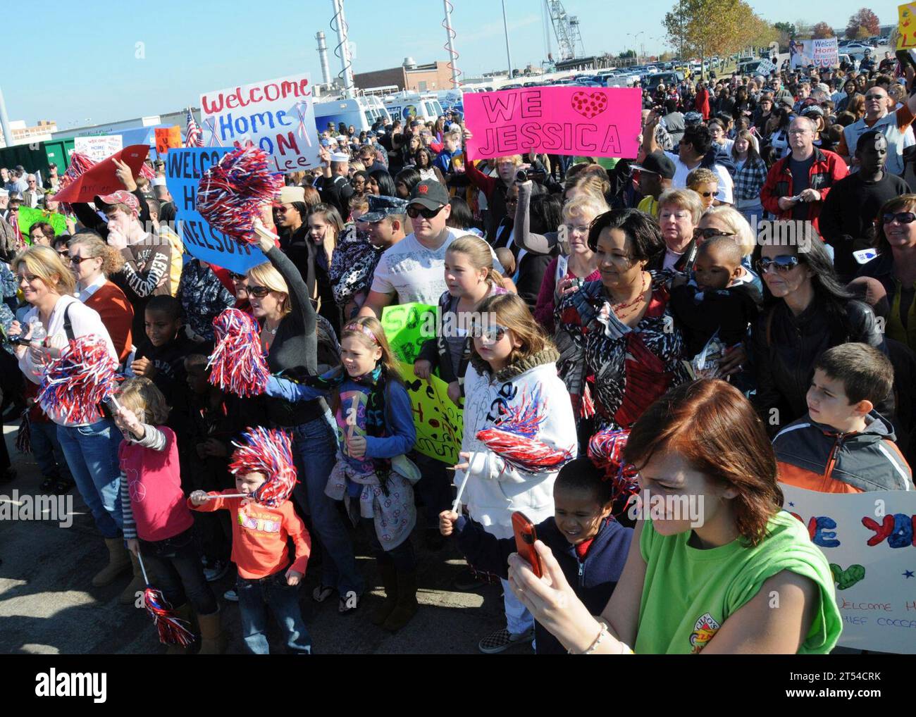 Continuing Promise 2010, family, Homecoming, line handlers, Naval ...