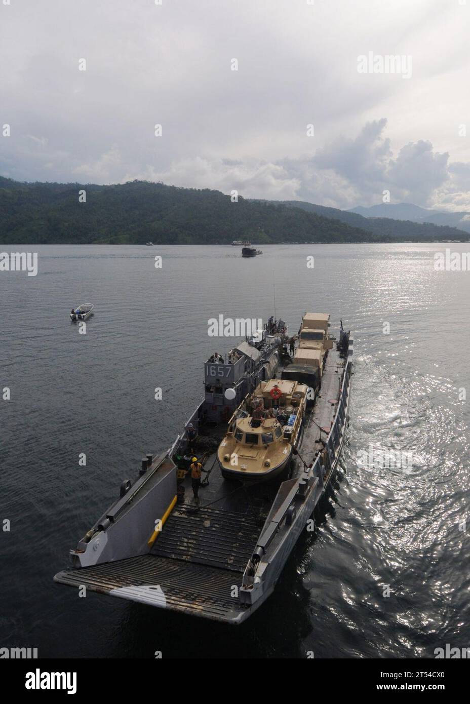 Continuing Promise 2010, Landing Craft Utility 1657, LCU 1657, multi ...