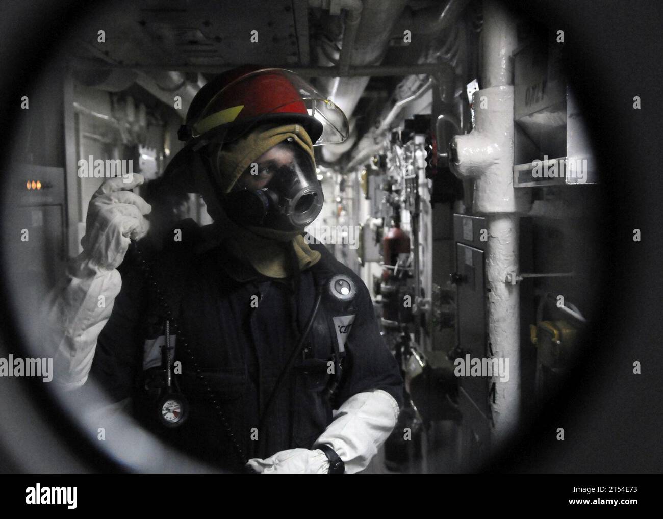 CRUISER, firefighting, Sailors, training, U.S. Navy, USS Cowpens (CG 63 ...