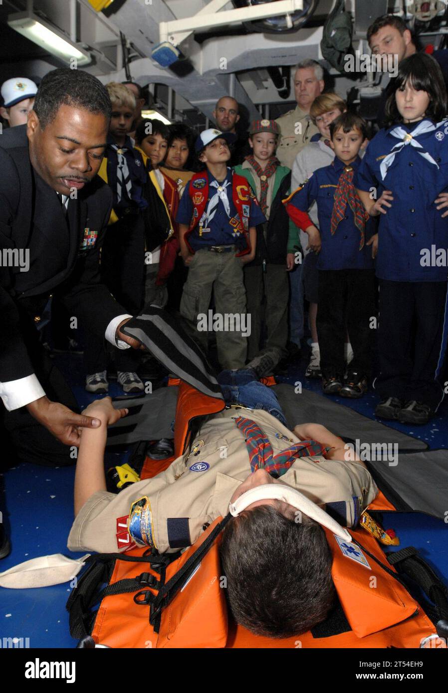 cub scout, help, lha 5, pack 774, USS Peleliu Stock Photo - Alamy