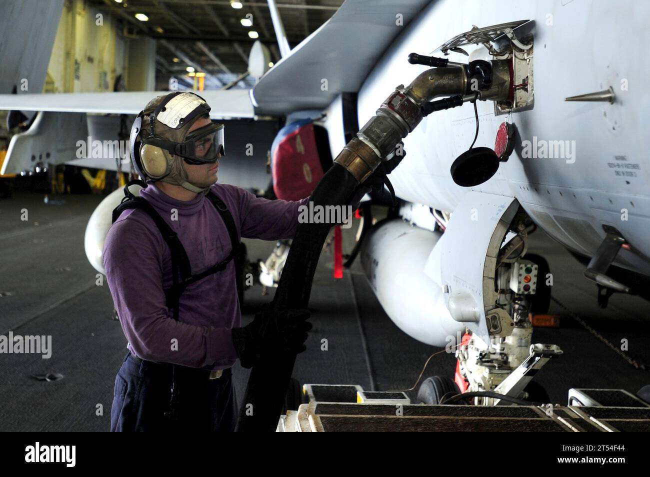 CVN 69, Dwight D. Eisenhower, IKE, Sailor Stock Photo - Alamy