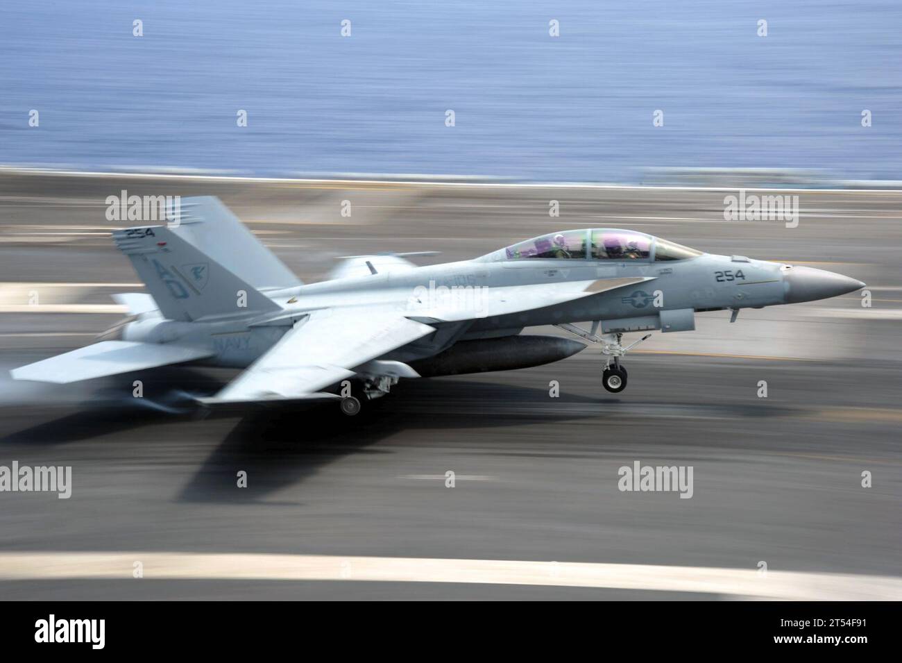 CVN 69, EISENHOWER, F/A-18E, flight deck, Gladiators, IKE, VFA 106 ...