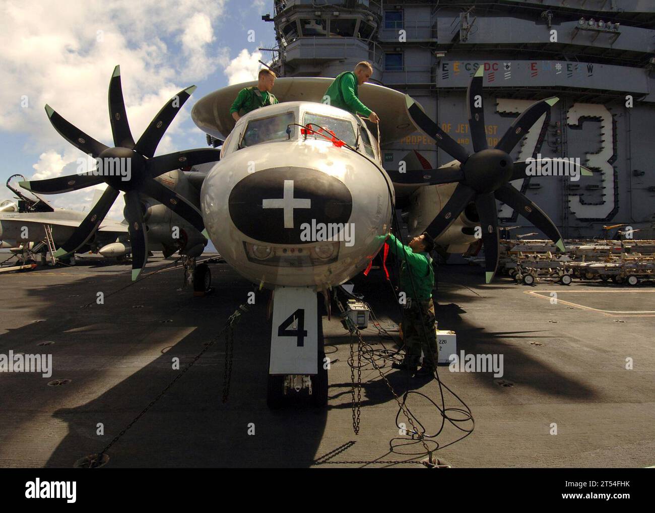 Cvn 73 flight deck hi-res stock photography and images - Alamy