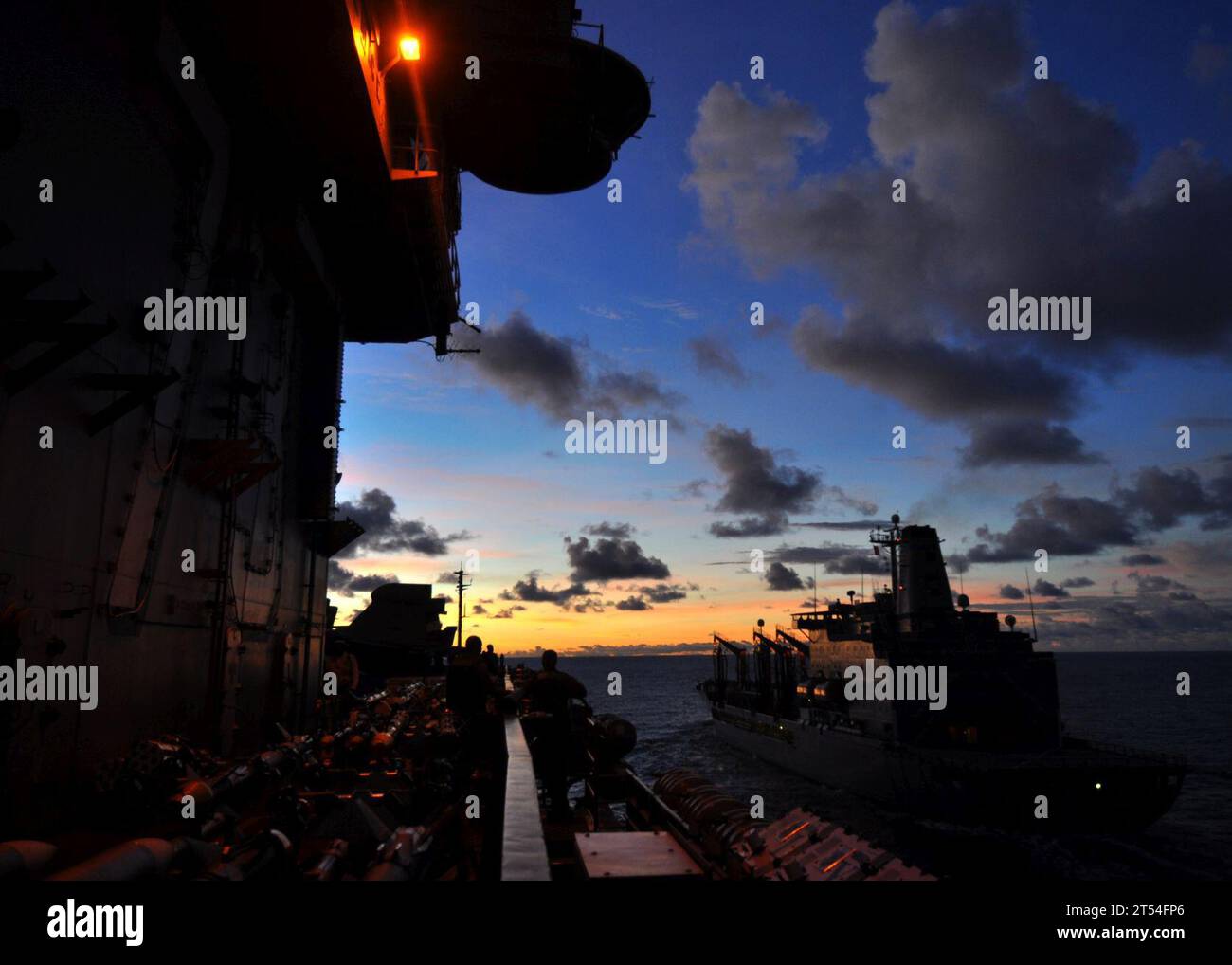 CVN 73, GW, Pacific Ocean, REPLENISHMENT AT SEA, U.S. navy , UNREP ...