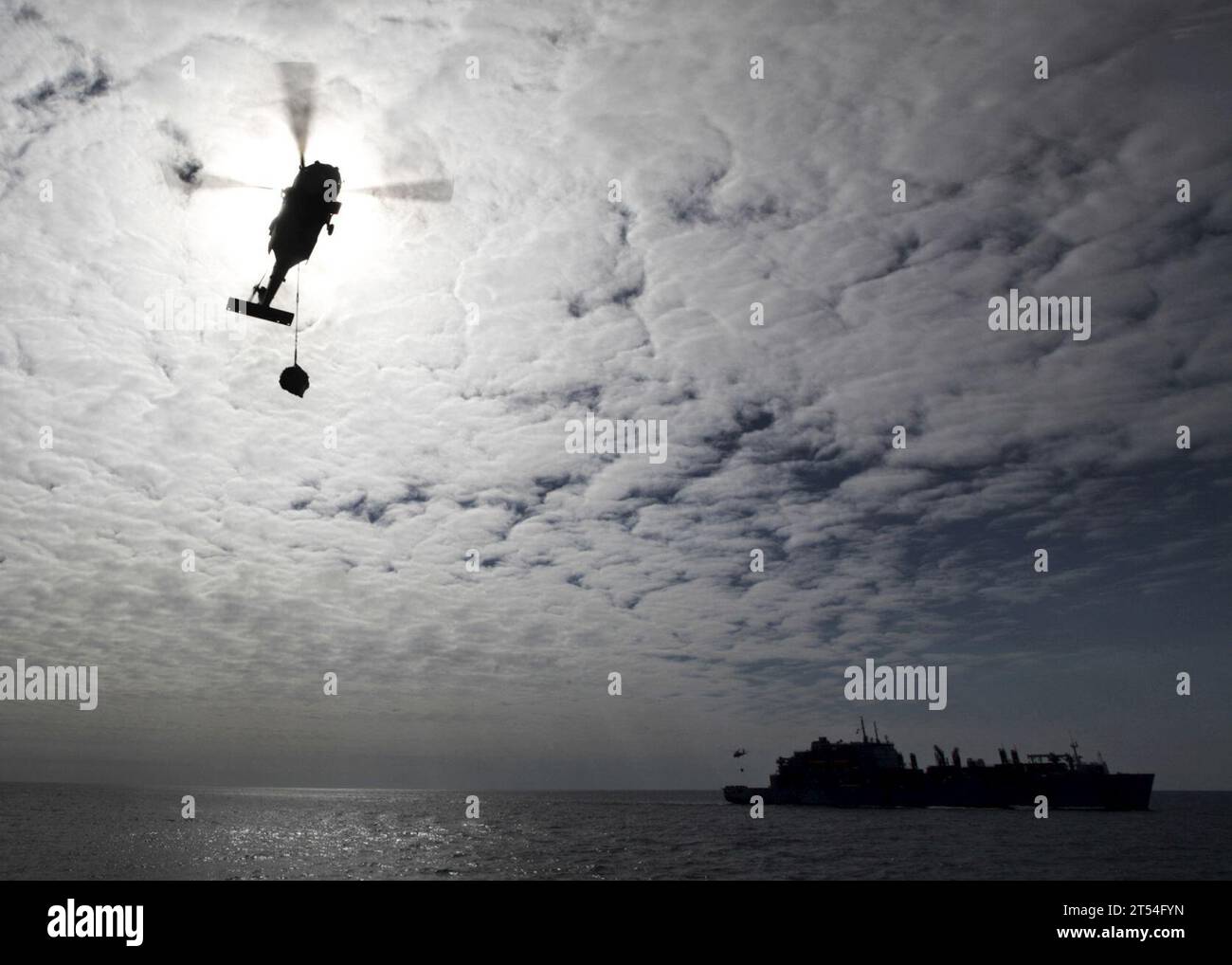 CVN 73, RAS, USNS Alan Shepard, USS George Washington Stock Photo - Alamy