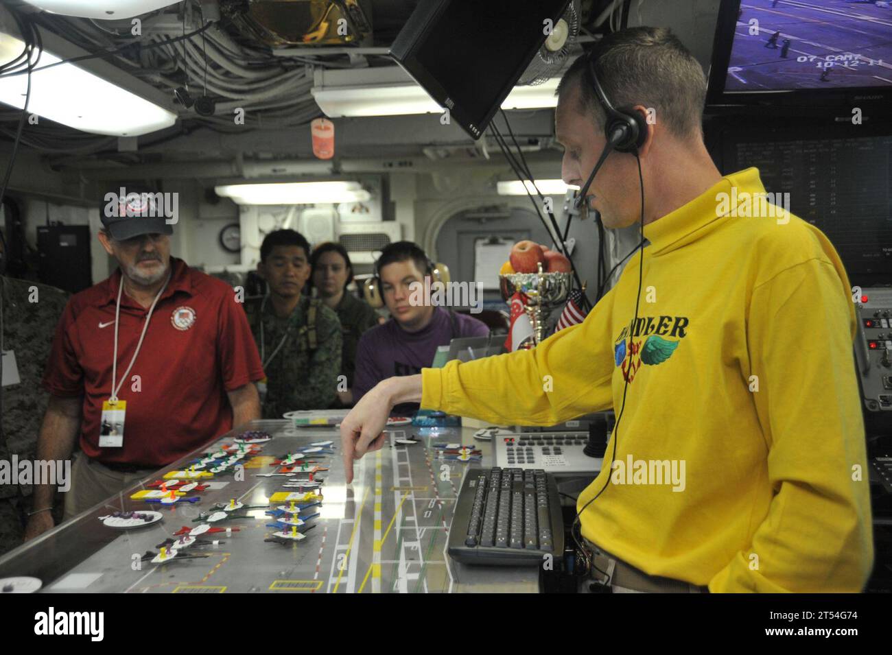 CVN 73; George Washington; Malay Peninsula; Singapore Stock Photo - Alamy