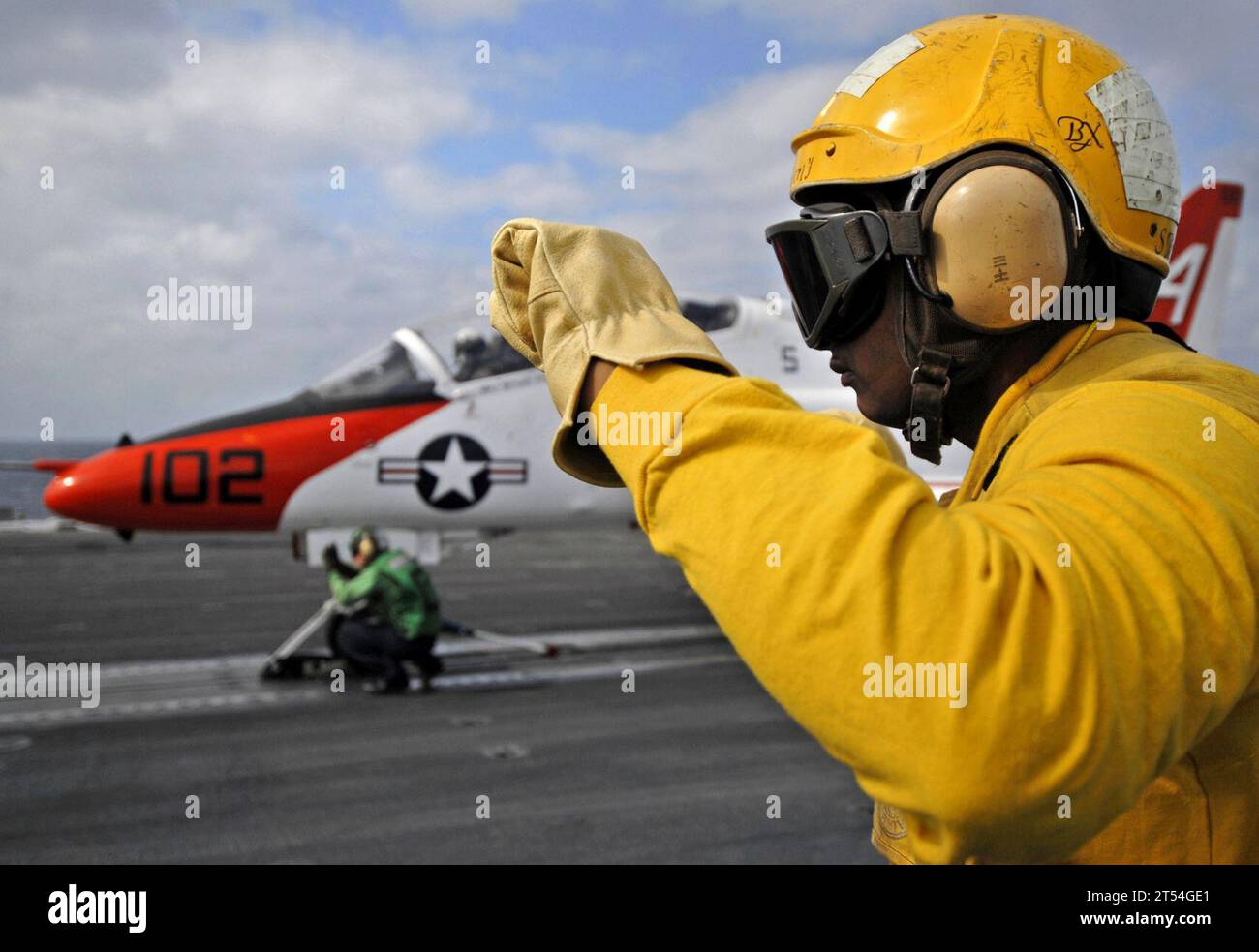 CVN 75, flight deck, goshawk, harry s. truman, t-45 Stock Photo - Alamy