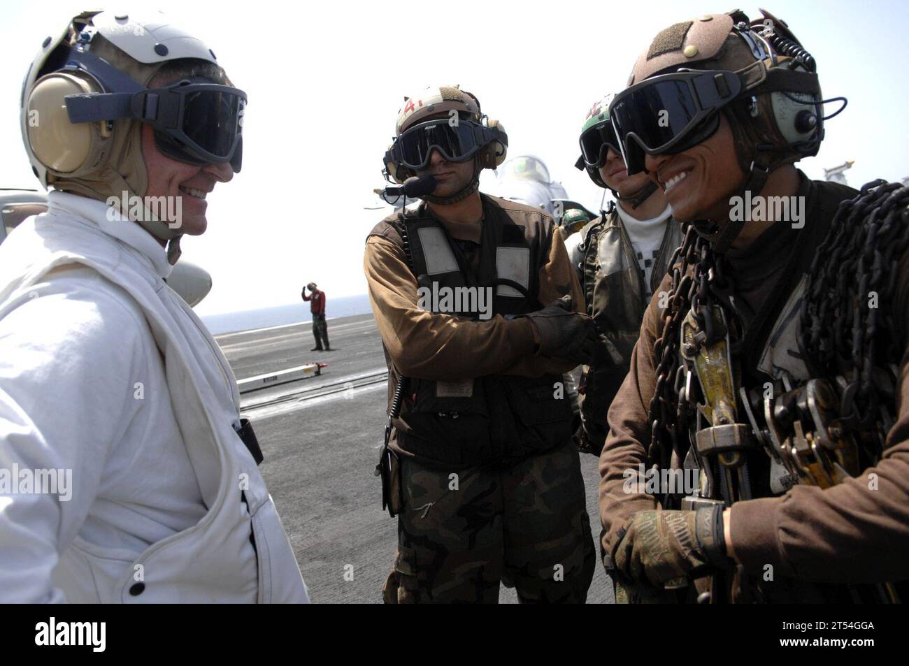 CVN 76, flight deck, Master Chief Stock Photo - Alamy