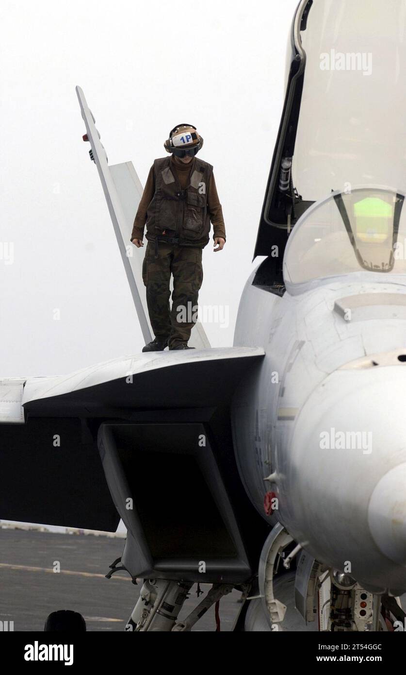 CVN 76, F/A-18E, fighting redcocks, plane captain, ronald reagan, super ...