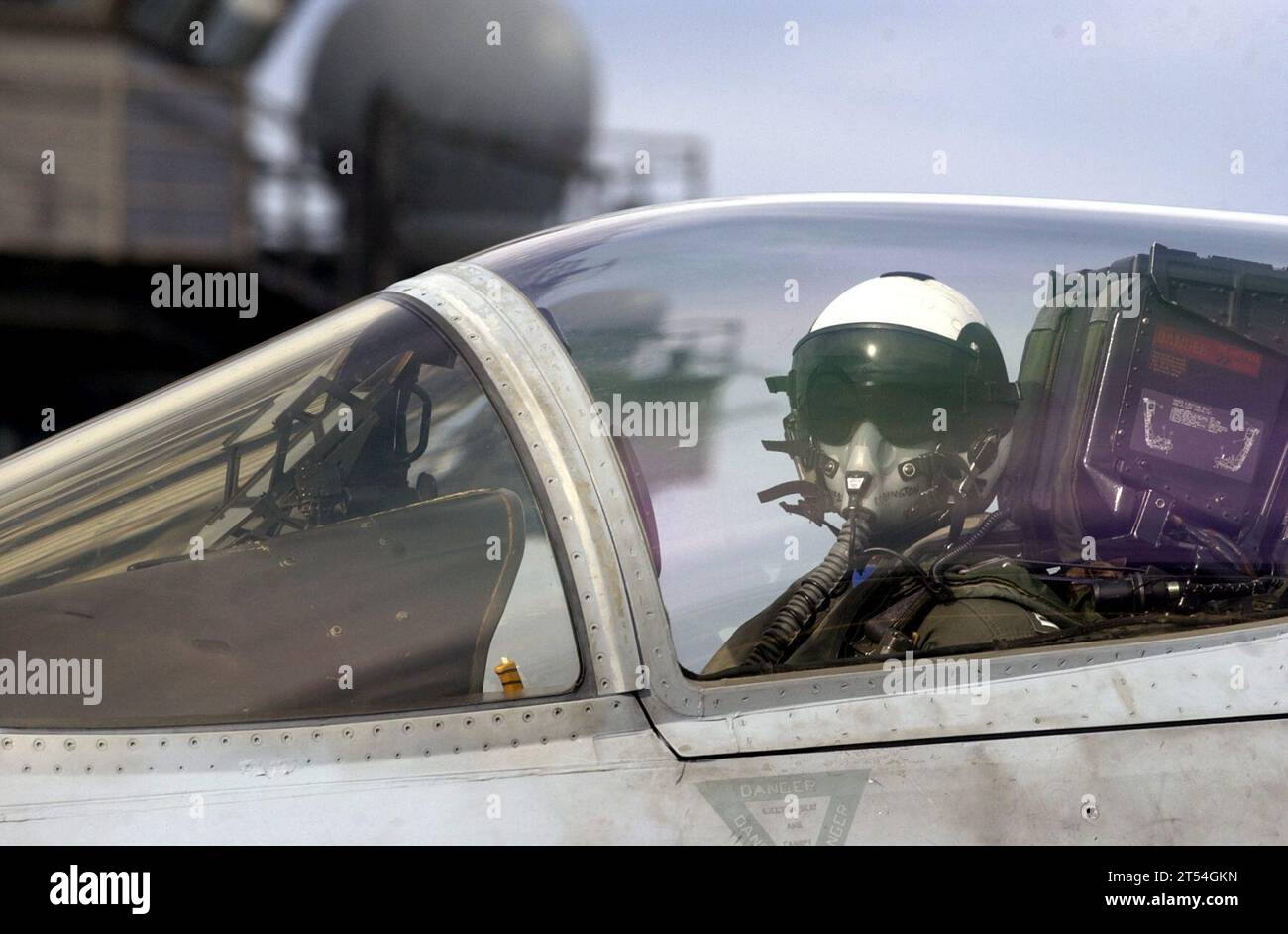 CVN 76, lauch position, Pilot, stingers, Strike Fighter Squadron, USS ...