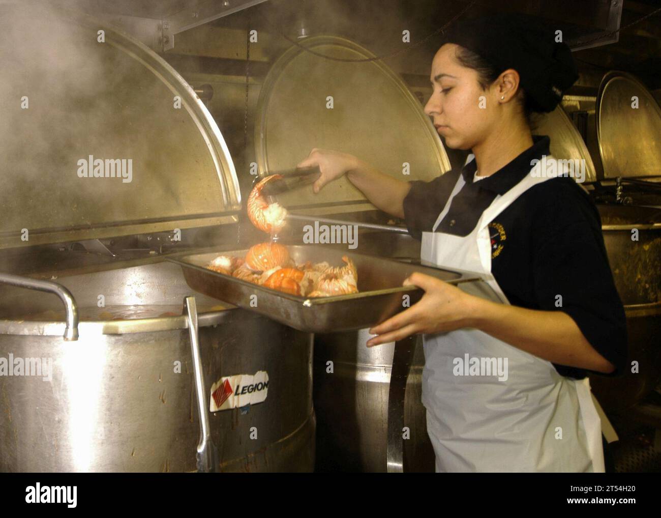 cvw-7, food, people, Sailor, Thanksgiving, USS Dwight D. Eisenhower ...