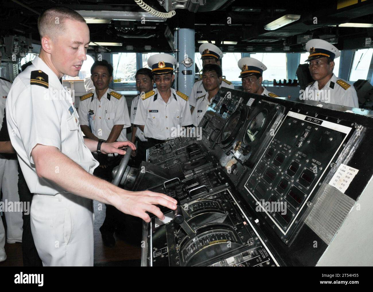 Da Nang, DDG 56, Foreign military, navy, port visit, U.S. Navy, USS ...