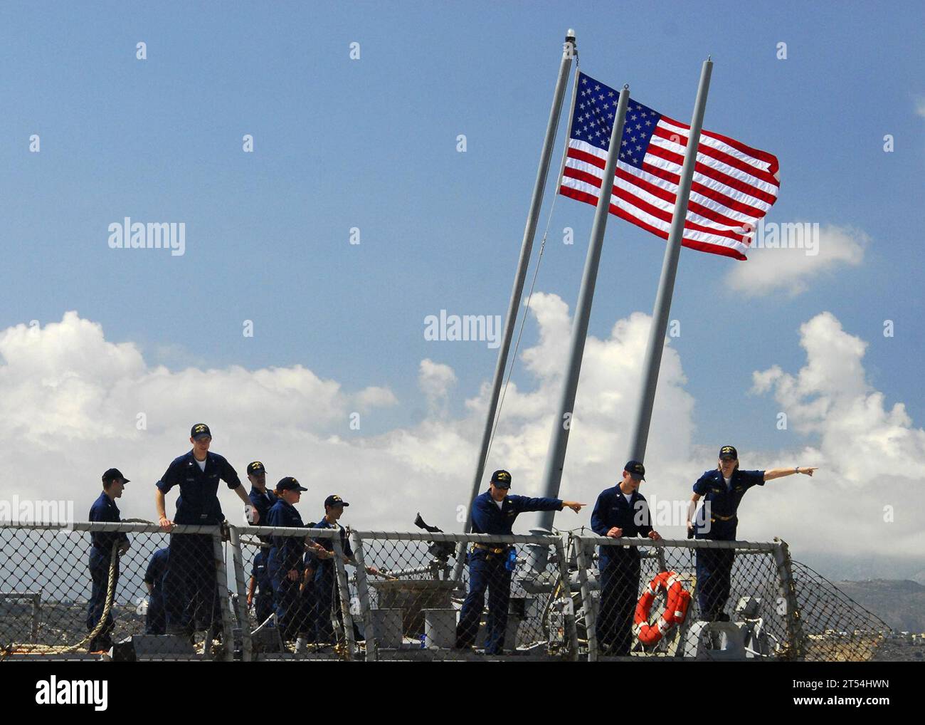 dd, destroyer, foreign port, port, port visit, tug Stock Photo - Alamy