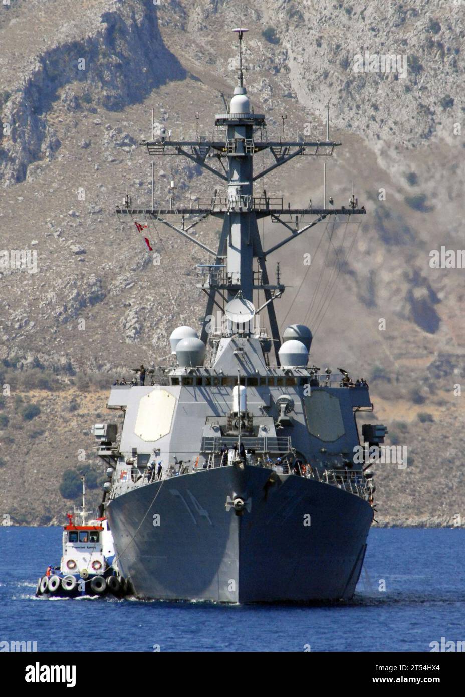 dd, destroyer, foreign port, port, port visit, tug Stock Photo - Alamy