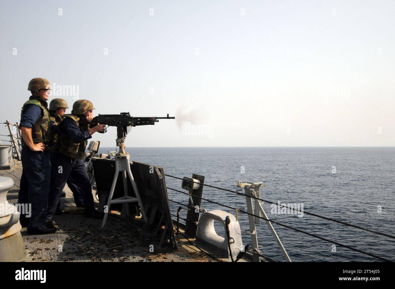DDG 57, Guided-Missile Destroyer, Gulf of Aden, M240 B, Machine gun ...
